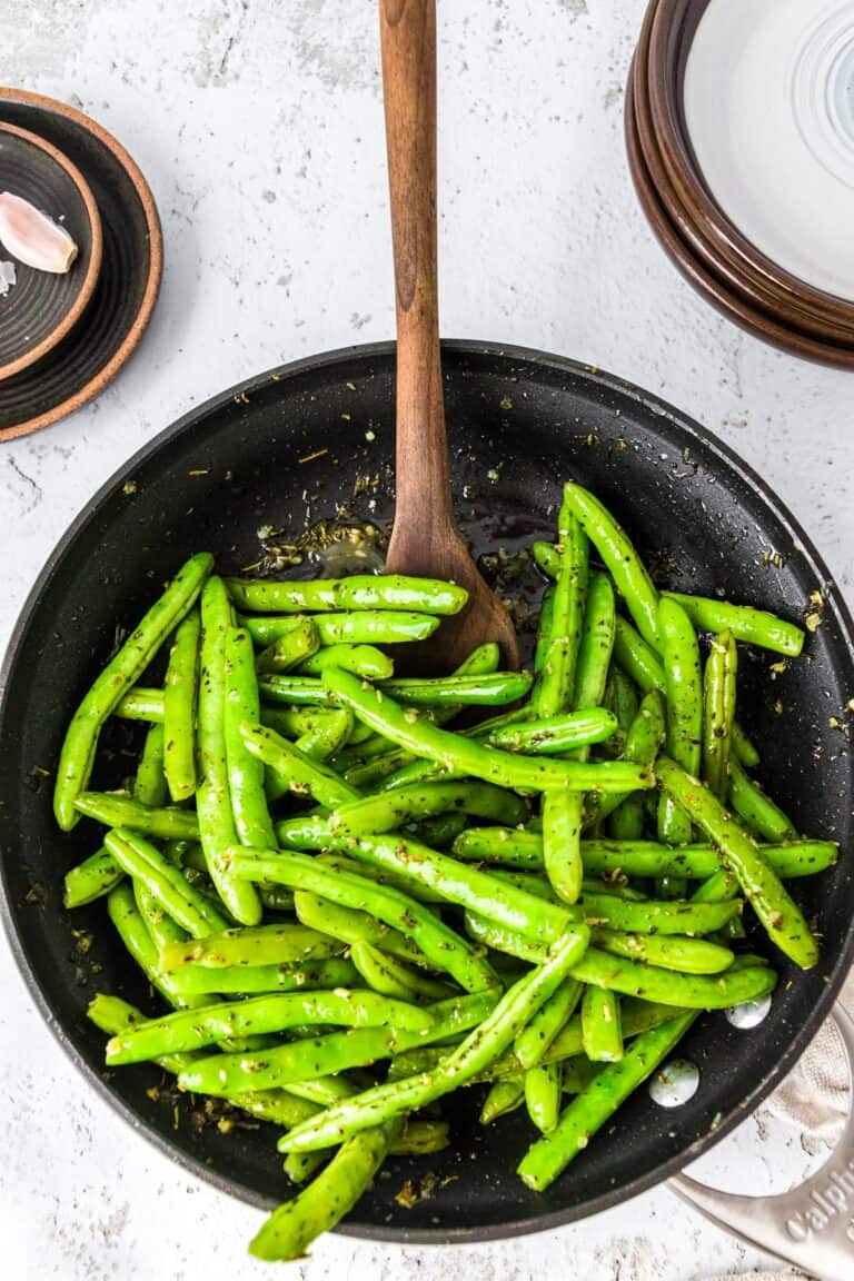 Easy Garlic Green Beans - Veggie Inspired